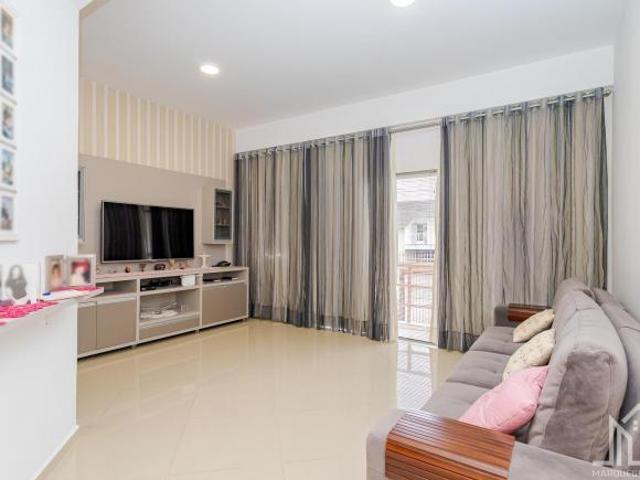 Casa para venda em Guabirotuba de 241.00m² com 3 Quartos, 1 Suite e 5 Garagens