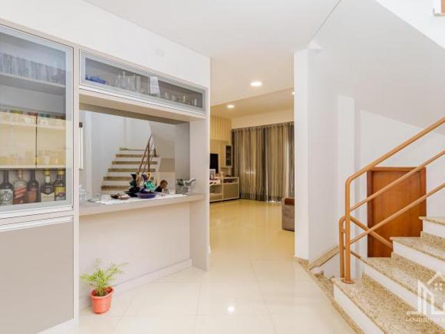 Casa para venda em Guabirotuba de 241.00m² com 3 Quartos, 1 Suite e 5 Garagens