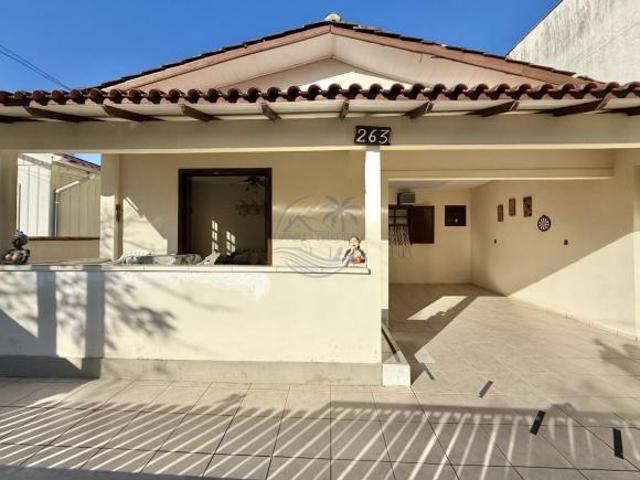 Casa para Venda em Guaratuba, Centro, 4 dormitórios, 1 suíte, 3 banheiros, 2 vagas