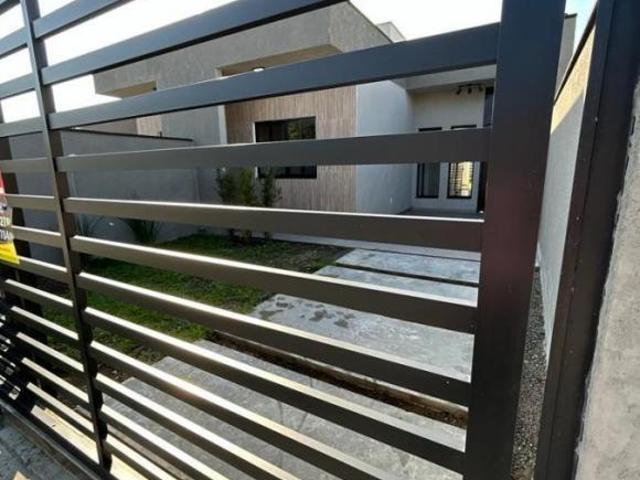 Casa para Venda em Guaratuba, Piçarras, 3 dormitórios, 1 suíte, 2 banheiros, 2 vagas