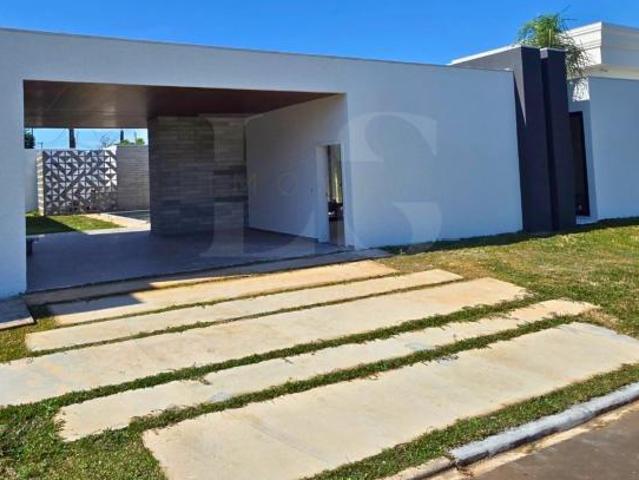 Casa para Venda em Guarapuava, Boqueirão, 4 dormitórios, 4 suítes, 6 banheiros, 2 vagas