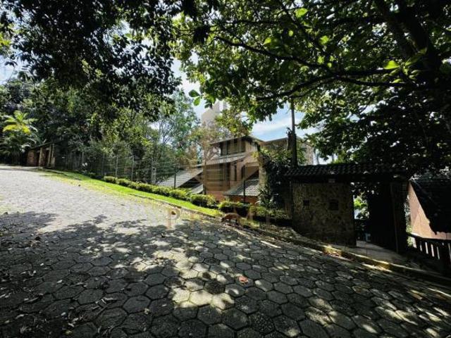 Casa para Venda em Guarujá, Morro Sorocotuba, 3 dormitórios, 3 suítes, 8 banheiros, 5 vagas
