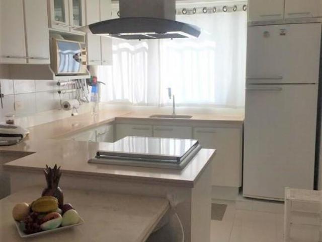 Casa para Venda em Guarujá, Morro Sorocotuba, 4 dormitórios, 4 suítes, 2 banheiros, 4 vagas