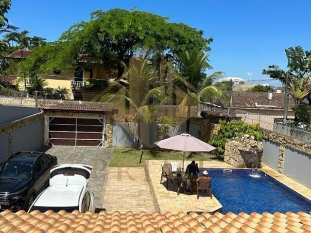 Casa para Venda em Guarujá, Praia da Enseada, 5 dormitórios, 3 suítes, 4 banheiros, 5 vagas