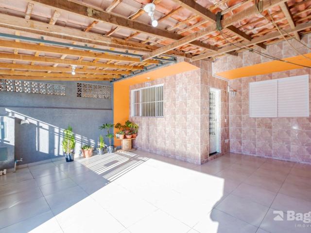 Casa para venda em Guatupê em São José Dos Pinhais Paraná de 137.00m² com 3 Quartos e 2 Garagens