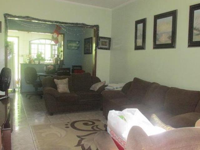 Casa para venda em Dois Córregos de 92.00m² com 1 Quarto, 1 Suite e 3 Garagens