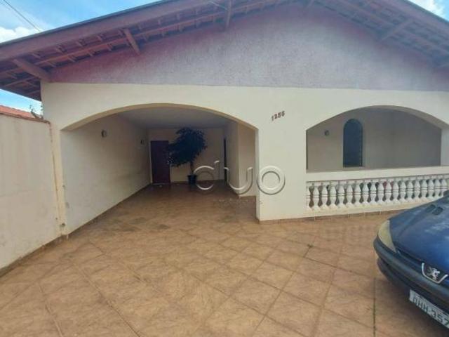 Casa para venda em Dois Córregos de 353.00m² com 3 Quartos, 1 Suite e 6 Garagens