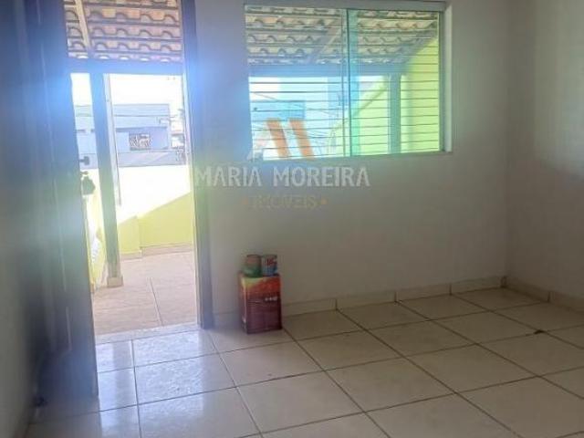 Casa para Venda em Divinópolis, 3 dormitórios, 1 suíte, 2 banheiros, 3 vagas