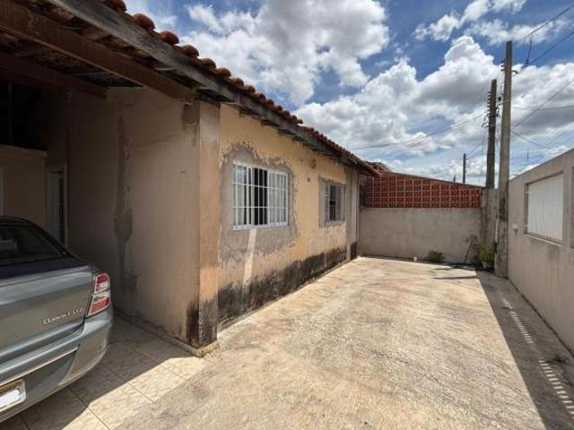 Casa para venda em Dic Vi de 160.00m² com 3 Quartos, 1 Suite e 3 Garagens
