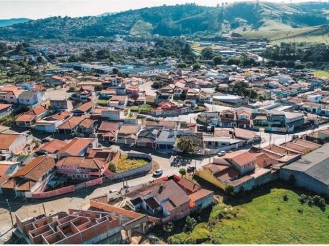 Casa para venda em Dirce Aparecida Fiorelini Badari de 226.01m² com 3 Quartos, 3 Suites e 3 Garagens