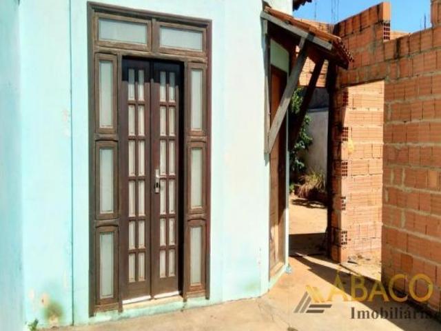 Casa para venda em Embare de 250.00m² com 2 Quartos e 2 Garagens