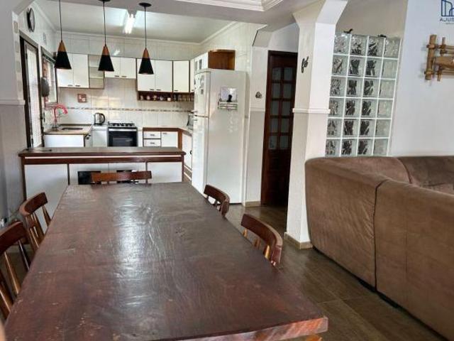 Casa para venda em Éden de 156.00m² com 3 Quartos, 1 Suite e 3 Garagens