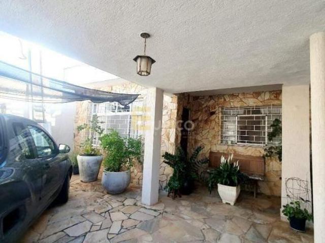 Casa para venda em Eloy Chaves de 292.00m² com 3 Quartos, 1 Suite e 3 Garagens