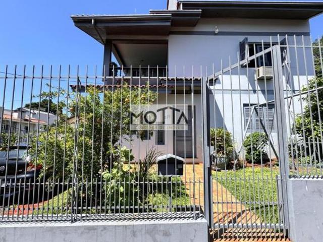 Casa para Venda em Erechim, Bela Vista, 4 dormitórios, 2 suítes, 3 banheiros, 2 vagas