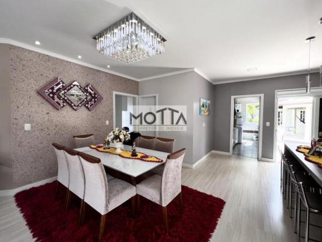 Casa para Venda em Erechim, Centro, 4 dormitórios, 1 suíte, 3 banheiros, 4 vagas