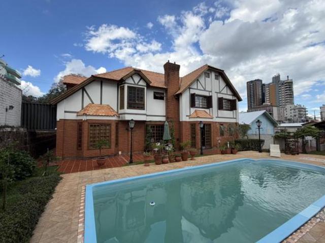 Casa para Venda em Erechim, Centro, 4 dormitórios, 1 suíte, 5 banheiros, 2 vagas
