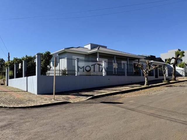 Casa para Venda em Erechim, Cerâmica, 3 dormitórios, 2 banheiros, 2 vagas