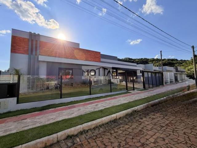 Casa para Venda em Erechim, Cristal, 3 dormitórios, 1 suíte, 2 banheiros, 2 vagas