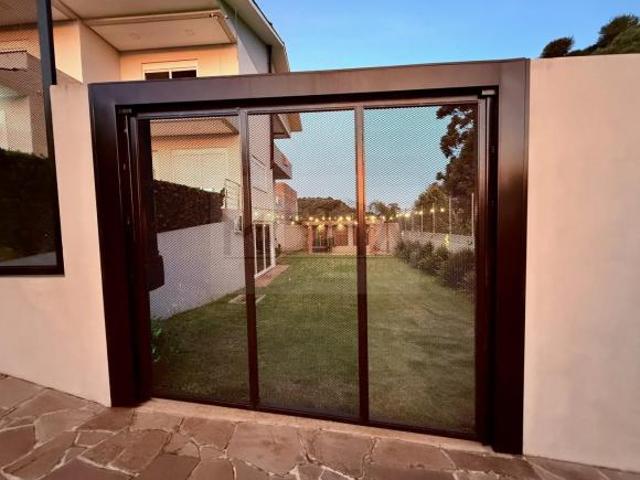 Casa para Venda em Erechim, Cristal, 4 dormitórios, 1 suíte, 4 banheiros, 2 vagas