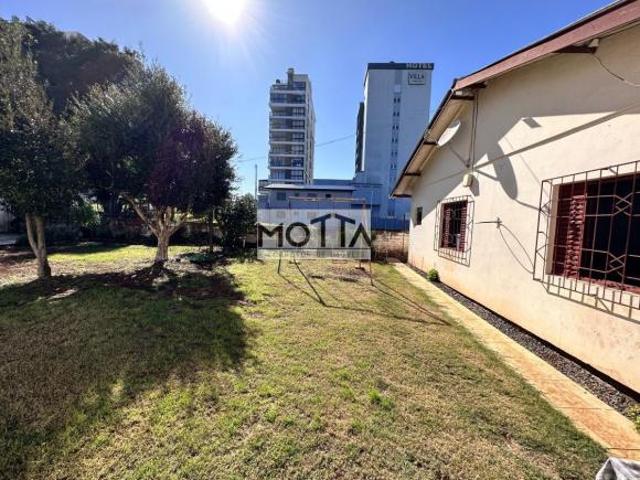 Casa para Venda em Erechim, Fátima, 3 dormitórios, 1 suíte, 3 banheiros, 2 vagas