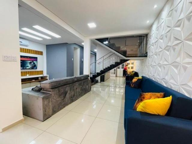 Casa para venda em Espírito Santo de 300.00m² com 3 Quartos, 1 Suite e 3 Garagens