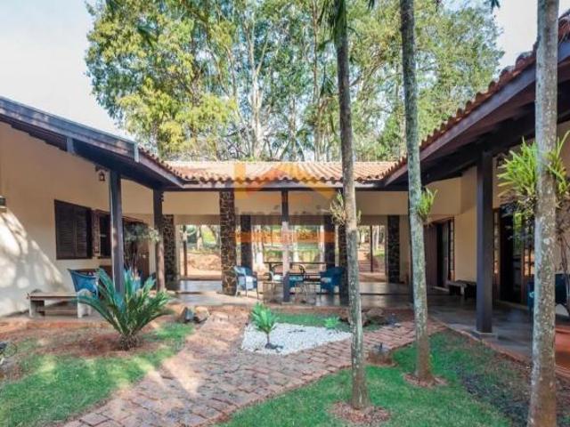 Casa para venda em Fazenda Santa Lúcia de 419.00m² com 5 Quartos, 2 Suites e 4 Garagens