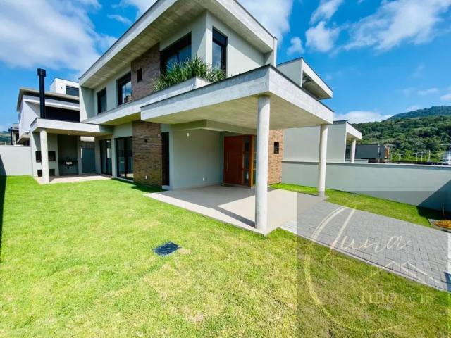 Casa para Venda em Florianópolis, 3 dormitórios, 1 suíte, 3 banheiros, 2 vagas