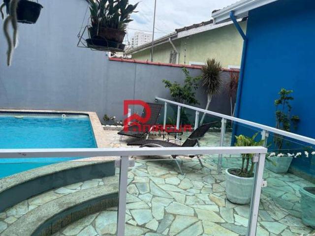Casa para venda em Flórida de 178.00m² com 3 Quartos, 3 Suites e 4 Garagens