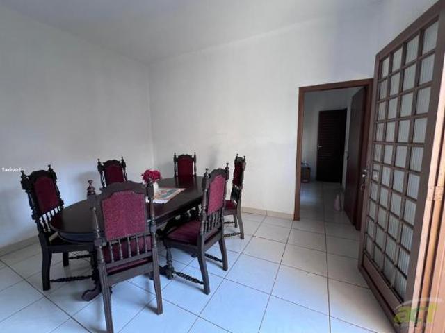 Casa para venda em Higienópolis de 202.00m² com 3 Quartos, 1 Suite e 2 Garagens