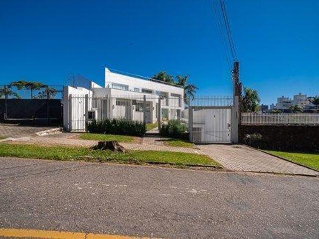 Casa para venda em Hugo Lange de 514.00m² com 3 Quartos, 3 Suites e 8 Garagens