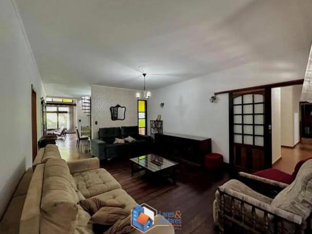 Casa para venda em Interlagos com 4 quartos, sendo 2 suítes, 380m²