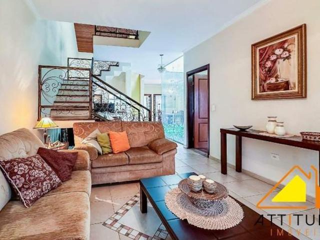 Casa para venda em Independência de 321.00m² com 3 Quartos, 3 Suites e 4 Garagens
