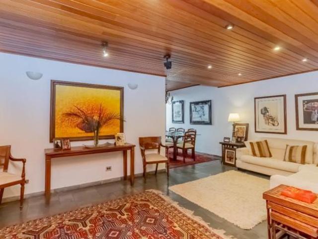 Casa para venda em Indianópolis com 4 quartos, sendo 2 suítes, 310m²