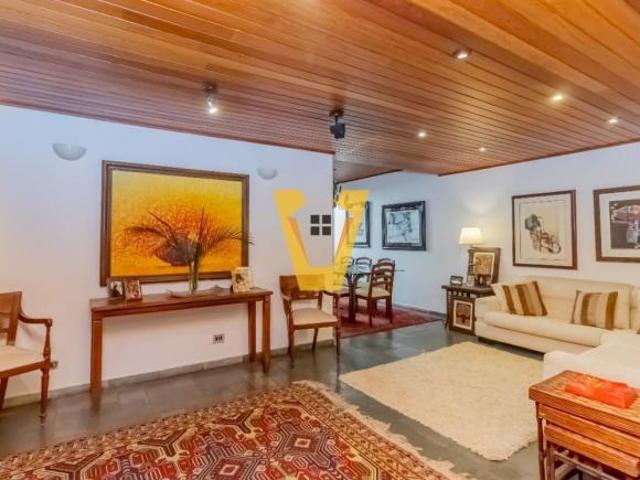 Casa para venda em Indianópolis com 4 quartos, sendo 2 suítes, 310m²