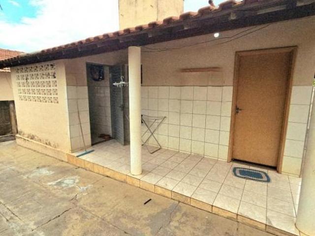 Casa para Venda em Ibirá, Centro, 2 dormitórios, 1 banheiro, 1 vaga