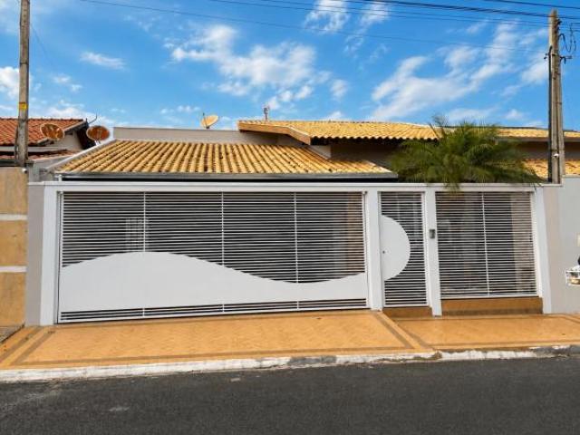 Casa para Venda em Ibirá, Jardim Olimpio, 3 dormitórios, 1 suíte, 3 banheiros, 2 vagas