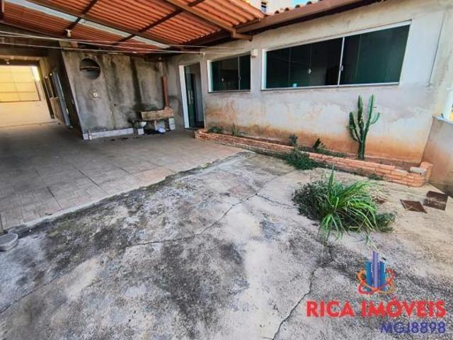 Casa para Venda em Ibirité, Jardim Montanhês, 4 dormitórios, 1 suíte, 3 banheiros, 3 vagas