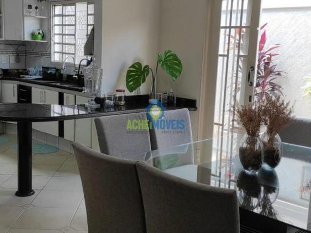 Casa para venda em Ipanema de 245.00m² com 4 Quartos, 1 Suite e 2 Garagens