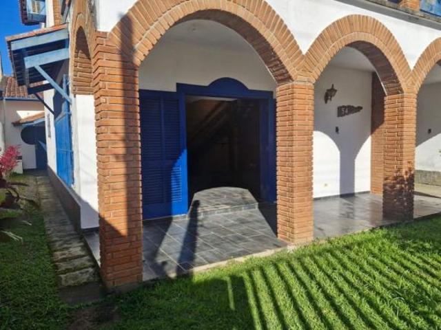Casa para Venda em Itanhaém, Centro, 3 dormitórios, 3 suítes, 6 banheiros, 4 vagas