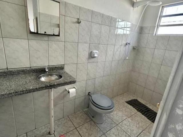 CASA TÉRREA, LOTE INTEIRO, COM 2 DORMITÓRIOS SENDO UMA SUÍTE, LADO PRAIA NO BOPIRANGA EM ITANHAÉM!