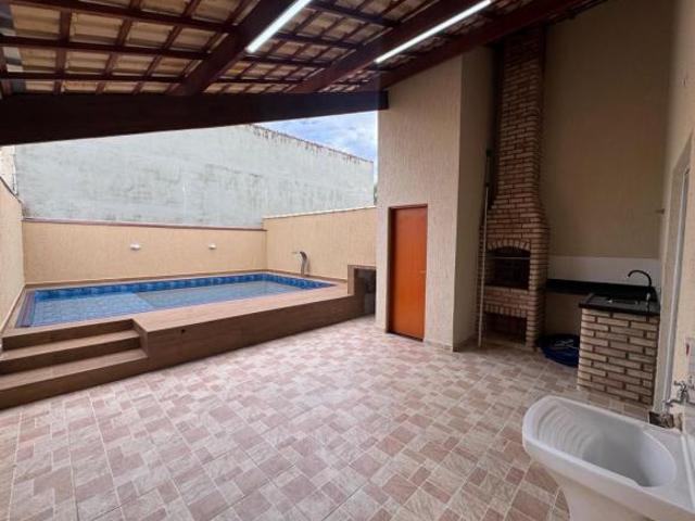 Casa Alto Padrão para Venda em Itanhaém, Santa Julia, 2 dormitórios, 1 suíte, 1 banheiro, 4 vagas