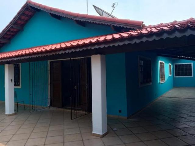 Casa para Venda em Itanhaém, Jardim Lindomar, 3 dormitórios, 1 suíte, 1 banheiro, 2 vagas