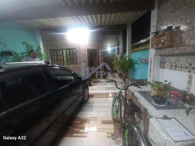 Casa para Venda em Itanhaém, Jardim Umuarama, 2 dormitórios, 1 suíte, 1 banheiro, 3 vagas