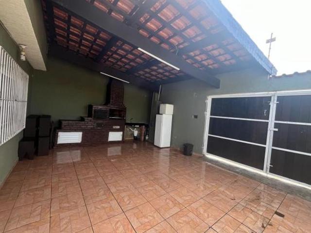 Casa para Venda em Itanhaém, Umuarama, 3 dormitórios, 2 suítes, 1 banheiro, 2 vagas