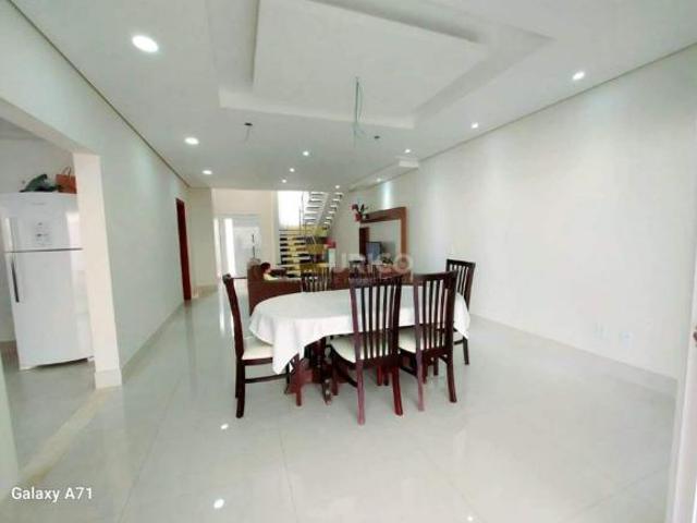 Casa para venda em João XXIII de 225.00m² com 3 Quartos, 1 Suite e 4 Garagens
