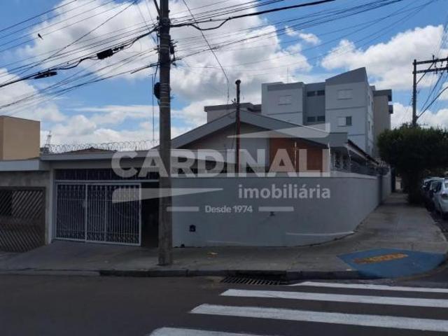 Casa para venda em Jardim Macarengo de 260.00m² com 4 Quartos, 1 Suite e 2 Garagens
