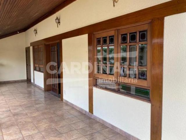 Casa para venda em Jardim Macarengo de 380.00m² com 4 Quartos, 2 Suites e 4 Garagens