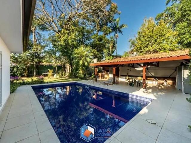 Casa para venda em Jardim Marajoara com 3 quartos, sendo 3 suítes, 371m²