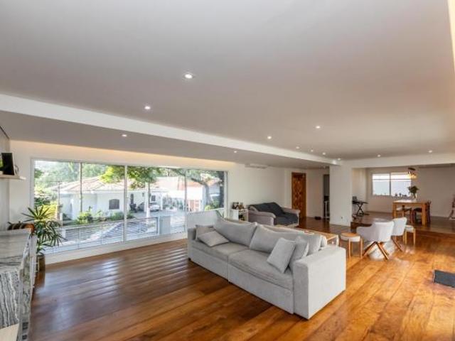 Casa para venda em Jardim Marajoara com 4 quartos, sendo 4 suítes, 295m²