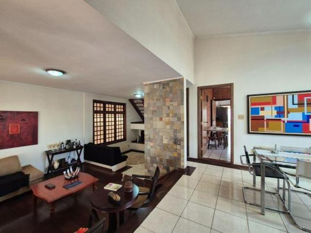 Casa para venda em Jardim Marivan de 160.00m² com 3 Quartos, 1 Suite e 3 Garagens